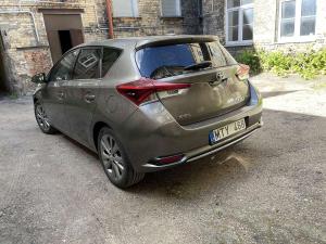 Brown Toyota Auris 2016 in Vilnius, with an engine capacity of 1.80 L and mileage of 62 thousand km for 14999 €, photo 5 on AUTOMOTO.COM.LV