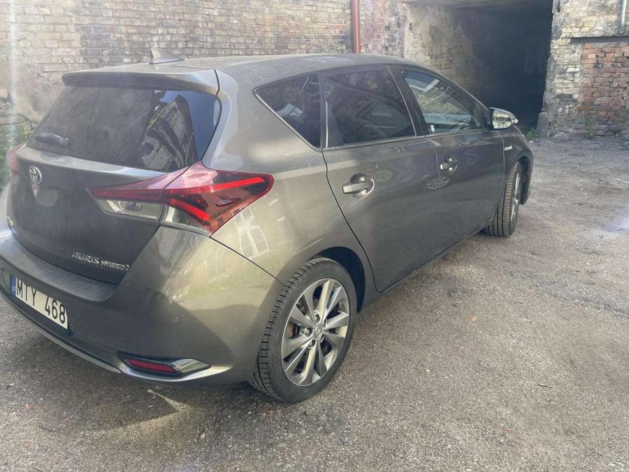 Brown Toyota Auris 2016 in Vilnius, with an engine capacity of 1.80 L and mileage of 62 thousand km for 14999 €, photo 6 on AUTOMOTO.COM.LV