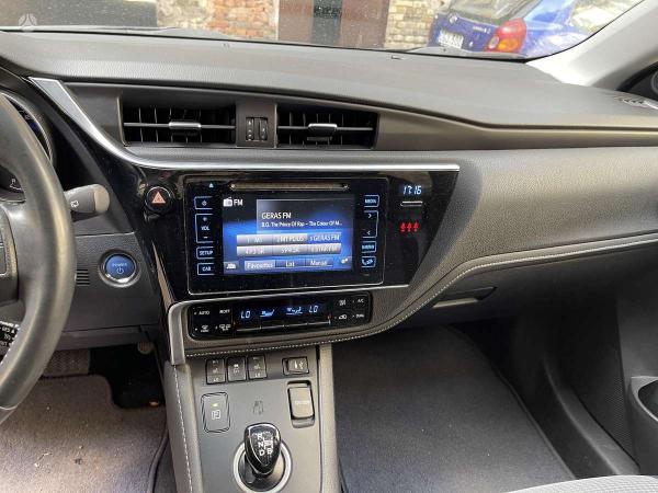 Brown Toyota Auris 2016 in Vilnius, with an engine capacity of 1.80 L and mileage of 62 thousand km for 14999 €, photo 8 on AUTOMOTO.COM.LV