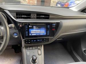 Brown Toyota Auris 2016 in Vilnius, with an engine capacity of 1.80 L and mileage of 62 thousand km for 14999 €, photo 9 on AUTOMOTO.COM.LV