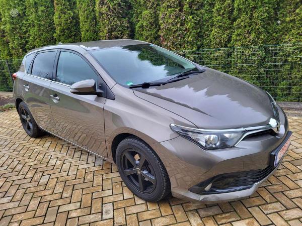 Brown Toyota Auris 2017 in Kelme, with an engine capacity of 1.20 L and mileage of 189 thousand km for 7870 €, photo 2 on AUTOMOTO.COM.LV
