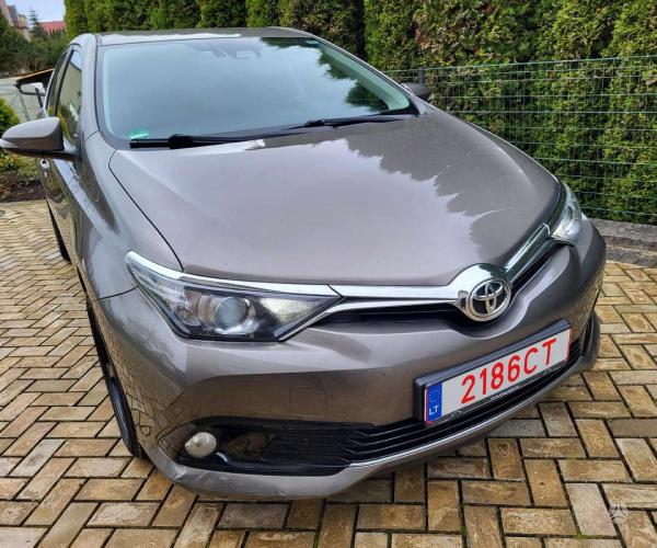 Brown Toyota Auris 2017 in Kelme, with an engine capacity of 1.20 L and mileage of 189 thousand km for 7870 €, photo 7 on AUTOMOTO.COM.LV