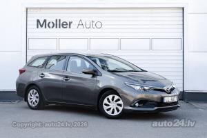 Brown Toyota Auris 2018 in Riga, with an engine capacity of 1.60 L and mileage of 156 thousand km for 8800 €, photo 3 on AUTOMOTO.COM.LV