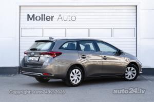 Brown Toyota Auris 2018 in Riga, with an engine capacity of 1.60 L and mileage of 156 thousand km for 8800 €, photo 5 on AUTOMOTO.COM.LV
