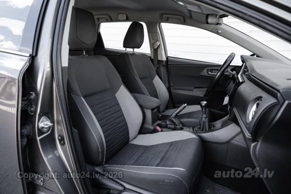 Brūns Toyota Auris 2018 Rīga, ar dzinēja tilpumu 1.60 L un nobraukumu 156 tūkst. km par 8800 €, foto 6 vietnē AUTOMOTO.COM.LV