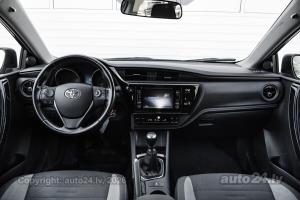 Brown Toyota Auris 2018 in Riga, with an engine capacity of 1.60 L and mileage of 156 thousand km for 8800 €, photo 9 on AUTOMOTO.COM.LV