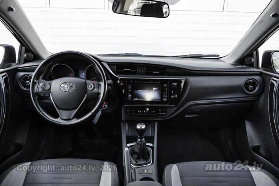 Brown Toyota Auris 2018 in Riga, with an engine capacity of 1.60 L and mileage of 156 thousand km for 8800 €, photo 9 on AUTOMOTO.COM.LV