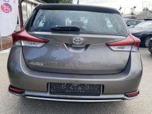 Brown Toyota Auris 2018 in Klaipeda, with an engine capacity of 1.36 L and mileage of 205 thousand km for 8500 €, photo 6 on AUTOMOTO.COM.LV