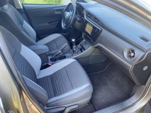 Brown Toyota Auris 2018 in Klaipeda, with an engine capacity of 1.36 L and mileage of 205 thousand km for 8500 €, photo 10 on AUTOMOTO.COM.LV