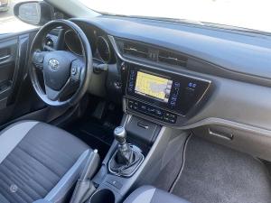 Brown Toyota Auris 2018 in Klaipeda, with an engine capacity of 1.36 L and mileage of 205 thousand km for 8500 €, photo 11 on AUTOMOTO.COM.LV