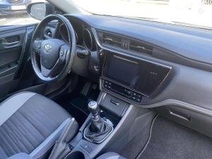 Brown Toyota Auris 2018 in Klaipeda, with an engine capacity of 1.36 L and mileage of 205 thousand km for 8500 €, photo 13 on AUTOMOTO.COM.LV