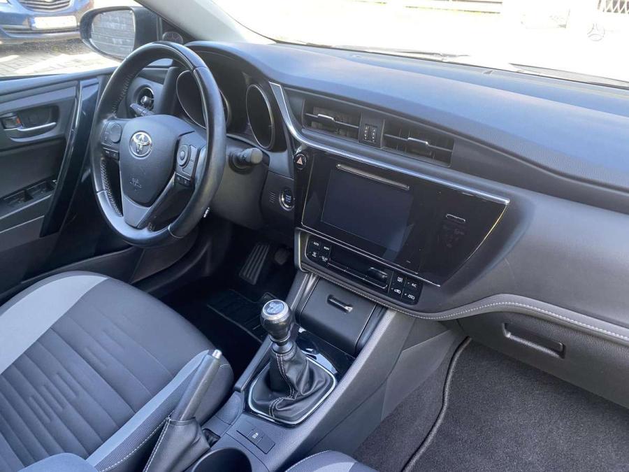 Brown Toyota Auris 2018 in Klaipeda, with an engine capacity of 1.36 L and mileage of 205 thousand km for 8500 €, photo 13 on AUTOMOTO.COM.LV