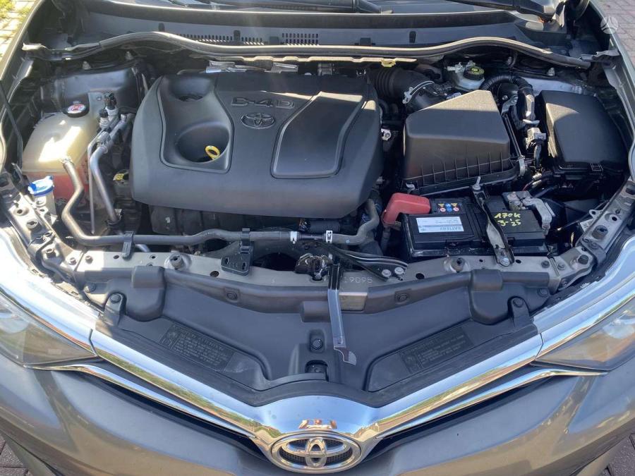 Brown Toyota Auris 2018 in Klaipeda, with an engine capacity of 1.36 L and mileage of 205 thousand km for 8500 €, photo 19 on AUTOMOTO.COM.LV