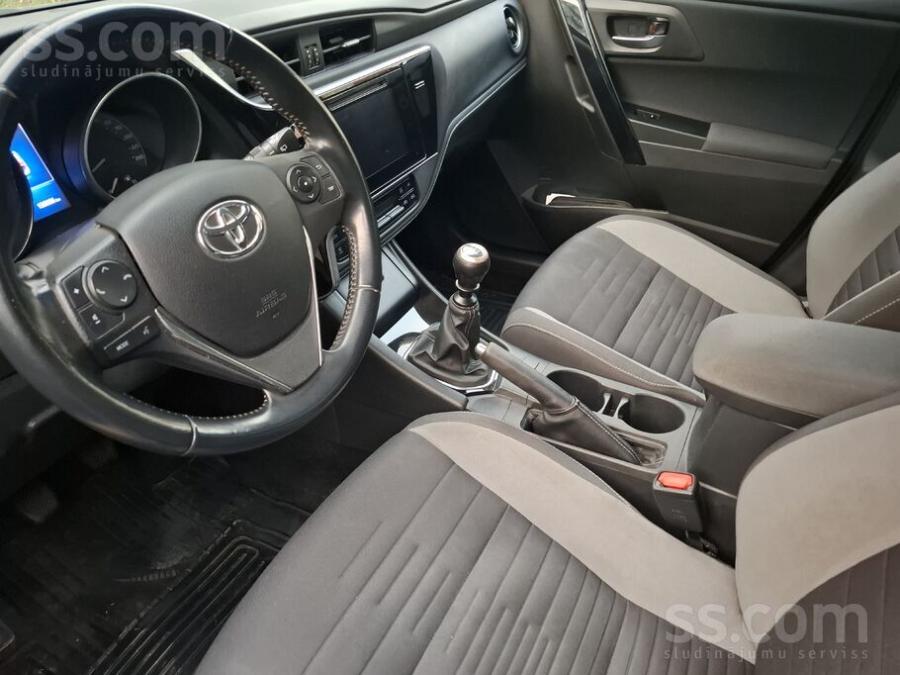 Brūns Toyota Auris 2018 Rīga, ar dzinēja tilpumu 1.60 L un nobraukumu 137 tūkst. km par 9500 €, foto 4 vietnē AUTOMOTO.COM.LV