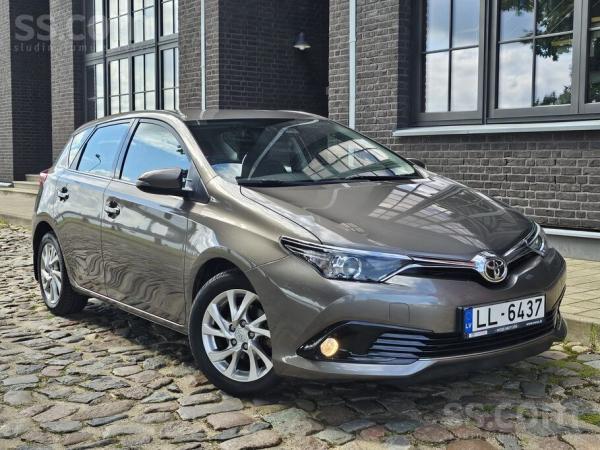 Brown Toyota Auris 2018 in Riga, with an engine capacity of 1.20 L and mileage of 119 thousand km for 9900 €, photo 2 on AUTOMOTO.COM.LV