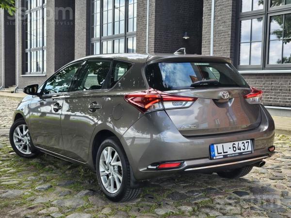 Brown Toyota Auris 2018 in Riga, with an engine capacity of 1.20 L and mileage of 119 thousand km for 9900 €, photo 5 on AUTOMOTO.COM.LV