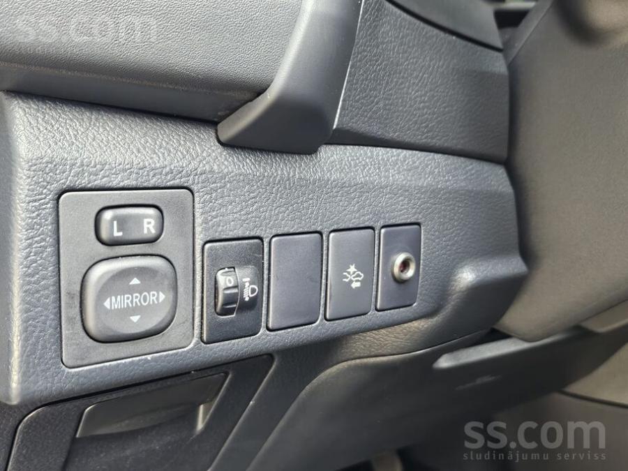 Brūns Toyota Auris 2018 Rīga, ar dzinēja tilpumu 1.20 L un nobraukumu 119 tūkst. km par 9900 €, foto 13 vietnē AUTOMOTO.COM.LV