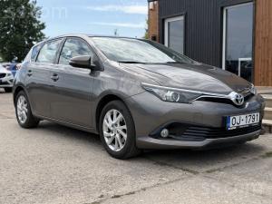 Brown Toyota Auris 2018 in Riga, with an engine capacity of 1.60 L and mileage of 229 thousand km for 9900 €, photo  on AUTOMOTO.COM.LV
