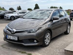 Brown Toyota Auris 2018 in Riga, with an engine capacity of 1.60 L and mileage of 229 thousand km for 9900 €, photo 4 on AUTOMOTO.COM.LV