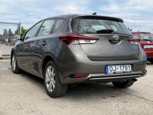 Brown Toyota Auris 2018 in Riga, with an engine capacity of 1.60 L and mileage of 229 thousand km for 9900 €, photo 7 on AUTOMOTO.COM.LV