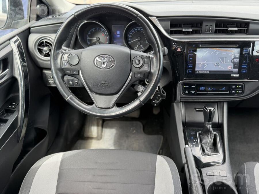 Brown Toyota Auris 2018 in Riga, with an engine capacity of 1.60 L and mileage of 229 thousand km for 9900 €, photo 8 on AUTOMOTO.COM.LV