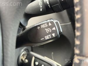 Brown Toyota Auris 2018 in Riga, with an engine capacity of 1.60 L and mileage of 229 thousand km for 9900 €, photo 12 on AUTOMOTO.COM.LV