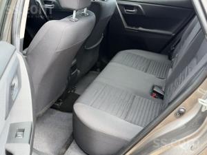 Brown Toyota Auris 2018 in Riga, with an engine capacity of 1.60 L and mileage of 229 thousand km for 9900 €, photo 15 on AUTOMOTO.COM.LV