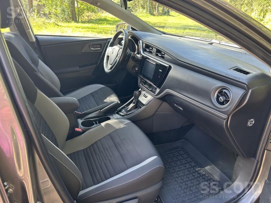 Brūns Toyota Auris 2018 Rīga, ar dzinēja tilpumu 1.60 L un nobraukumu 109 tūkst. km par 10500 €, foto 7 vietnē AUTOMOTO.COM.LV