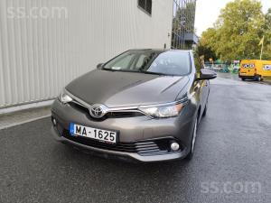 Brown Toyota Auris 2019 in Riga, with an engine capacity of 1.60 L and mileage of 122 thousand km for 12900 €, photo 3 on AUTOMOTO.COM.LV