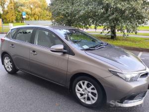 Brown Toyota Auris 2019 in Riga, with an engine capacity of 1.60 L and mileage of 122 thousand km for 12900 €, photo 6 on AUTOMOTO.COM.LV