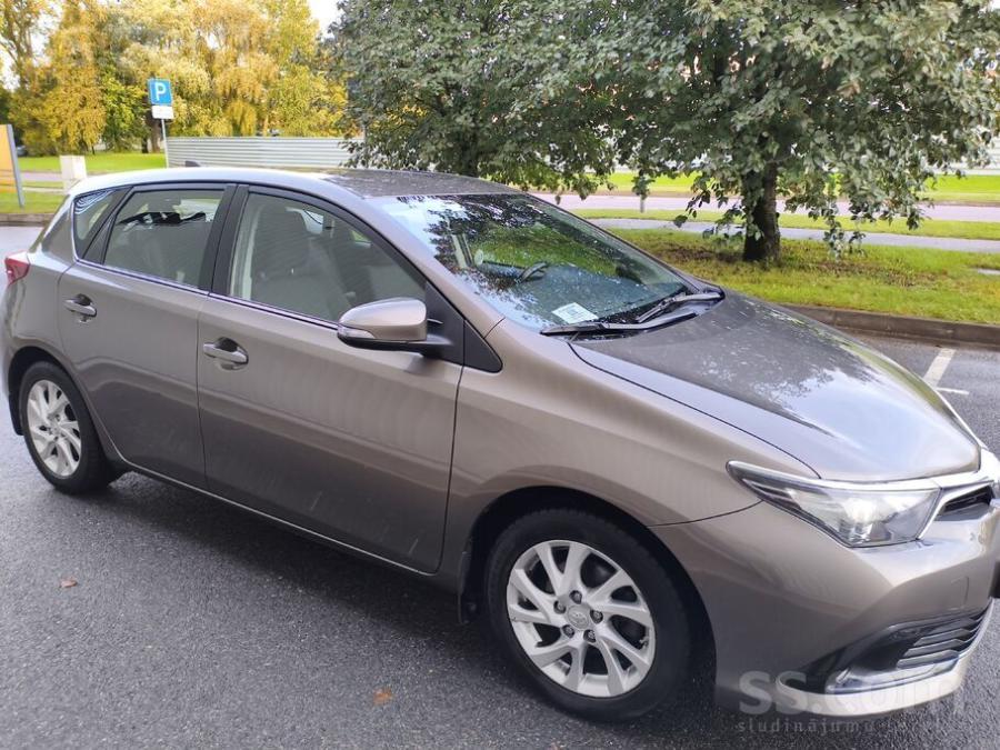 Brown Toyota Auris 2019 in Riga, with an engine capacity of 1.60 L and mileage of 122 thousand km for 12900 €, photo 6 on AUTOMOTO.COM.LV