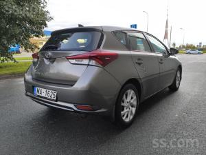 Brown Toyota Auris 2019 in Riga, with an engine capacity of 1.60 L and mileage of 122 thousand km for 12900 €, photo 7 on AUTOMOTO.COM.LV