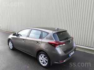 Brown Toyota Auris 2019 in Riga, with an engine capacity of 1.60 L and mileage of 122 thousand km for 12900 €, photo 9 on AUTOMOTO.COM.LV