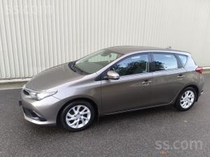 Brown Toyota Auris 2019 in Riga, with an engine capacity of 1.60 L and mileage of 122 thousand km for 12900 €, photo 11 on AUTOMOTO.COM.LV