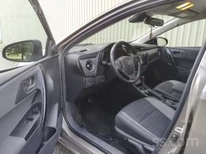 Brown Toyota Auris 2019 in Riga, with an engine capacity of 1.60 L and mileage of 122 thousand km for 12900 €, photo 13 on AUTOMOTO.COM.LV