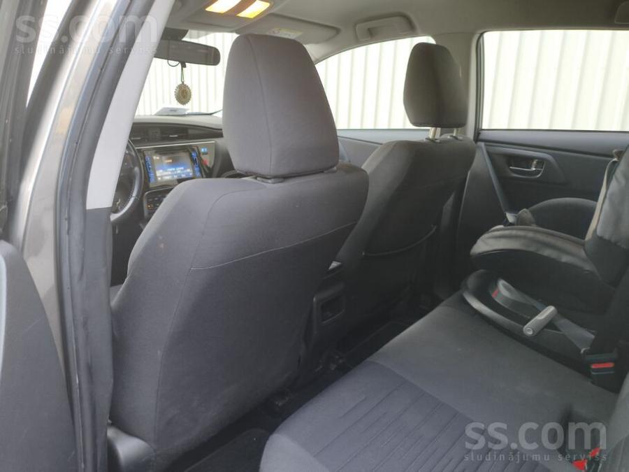 Brown Toyota Auris 2019 in Riga, with an engine capacity of 1.60 L and mileage of 122 thousand km for 12900 €, photo 15 on AUTOMOTO.COM.LV