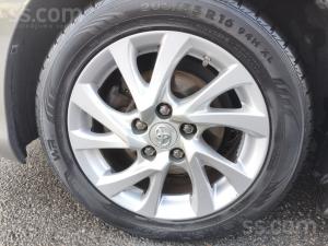 Brown Toyota Auris 2019 in Riga, with an engine capacity of 1.60 L and mileage of 122 thousand km for 12900 €, photo 17 on AUTOMOTO.COM.LV