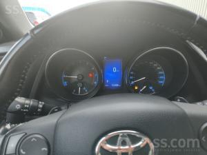 Brown Toyota Auris 2019 in Riga, with an engine capacity of 1.60 L and mileage of 122 thousand km for 12900 €, photo 18 on AUTOMOTO.COM.LV
