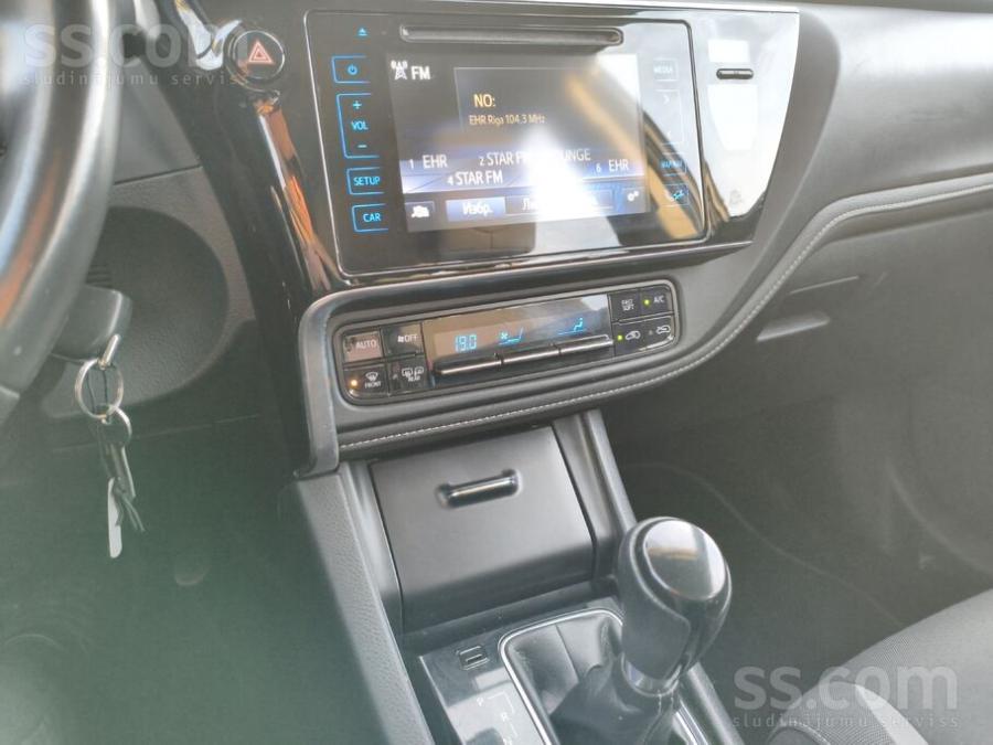 Brown Toyota Auris 2019 in Riga, with an engine capacity of 1.60 L and mileage of 122 thousand km for 12900 €, photo 19 on AUTOMOTO.COM.LV