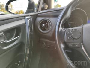 Brown Toyota Auris 2019 in Riga, with an engine capacity of 1.60 L and mileage of 122 thousand km for 12900 €, photo 20 on AUTOMOTO.COM.LV
