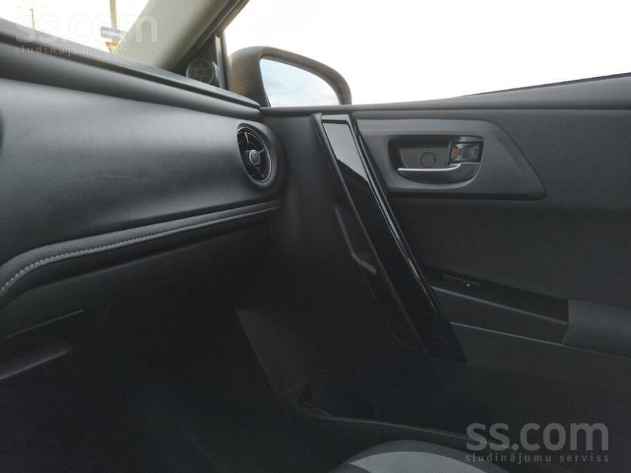 Brown Toyota Auris 2019 in Riga, with an engine capacity of 1.60 L and mileage of 122 thousand km for 12900 €, photo 21 on AUTOMOTO.COM.LV
