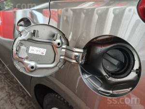 Brown Toyota Auris 2019 in Riga, with an engine capacity of 1.60 L and mileage of 122 thousand km for 12900 €, photo 23 on AUTOMOTO.COM.LV