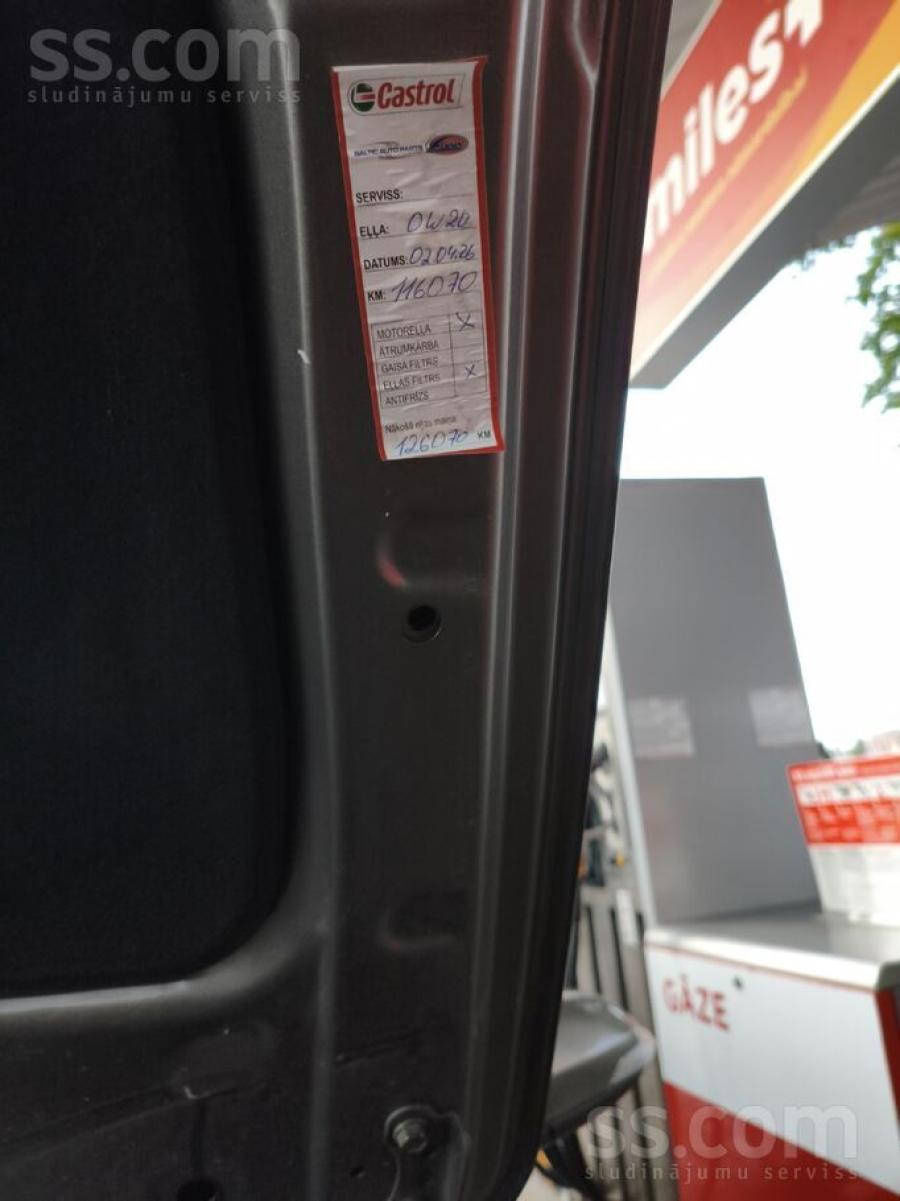 Brown Toyota Auris 2019 in Riga, with an engine capacity of 1.60 L and mileage of 122 thousand km for 12900 €, photo 25 on AUTOMOTO.COM.LV