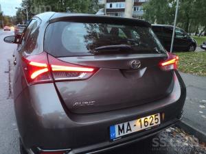 Brown Toyota Auris 2019 in Riga, with an engine capacity of 1.60 L and mileage of 122 thousand km for 12900 €, photo 29 on AUTOMOTO.COM.LV