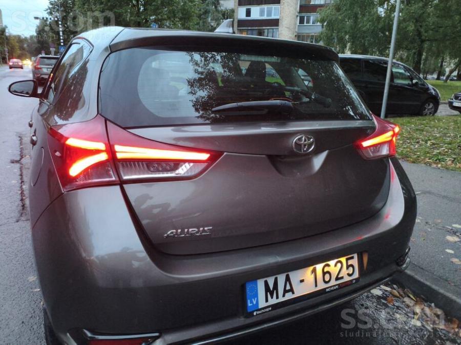 Brown Toyota Auris 2019 in Riga, with an engine capacity of 1.60 L and mileage of 122 thousand km for 12900 €, photo 29 on AUTOMOTO.COM.LV