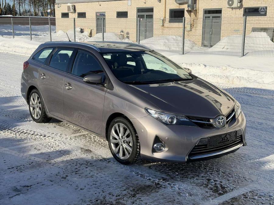 Brūns Toyota Auris 2013 Šauļi, ar dzinēja tilpumu 1.80 L un nobraukumu 208 tūkst. km par 8870 €, foto 2 vietnē AUTOMOTO.COM.LV