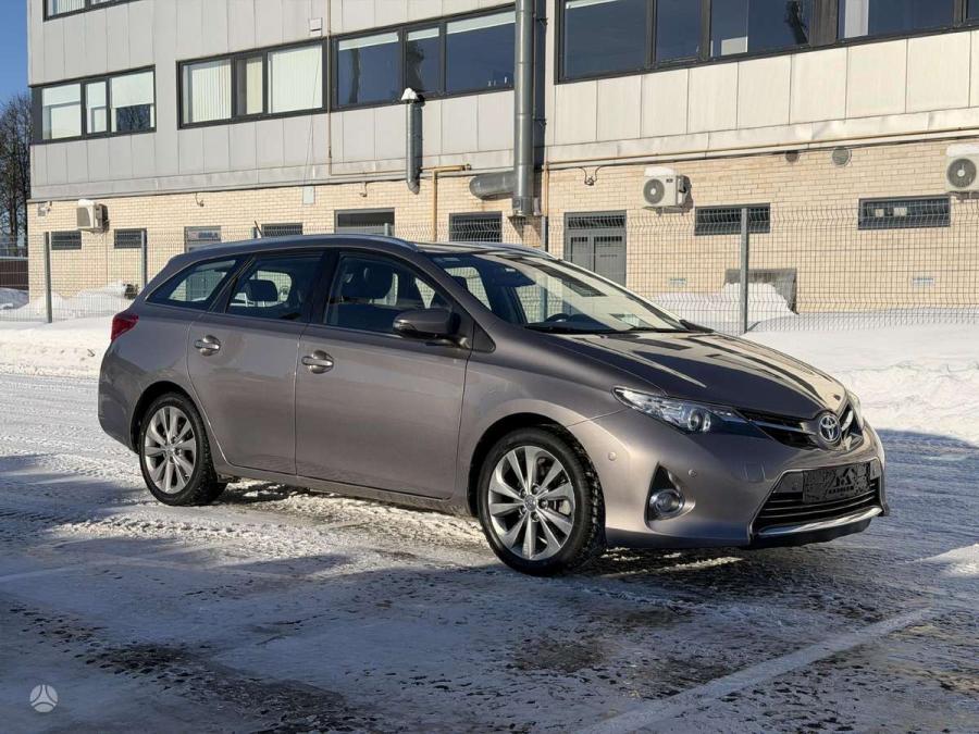 Brūns Toyota Auris 2013 Šauļi, ar dzinēja tilpumu 1.80 L un nobraukumu 208 tūkst. km par 8870 €, foto 7 vietnē AUTOMOTO.COM.LV