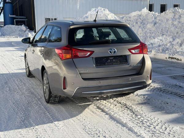 Brūns Toyota Auris 2013 Šauļi, ar dzinēja tilpumu 1.80 L un nobraukumu 208 tūkst. km par 8870 €, foto 11 vietnē AUTOMOTO.COM.LV