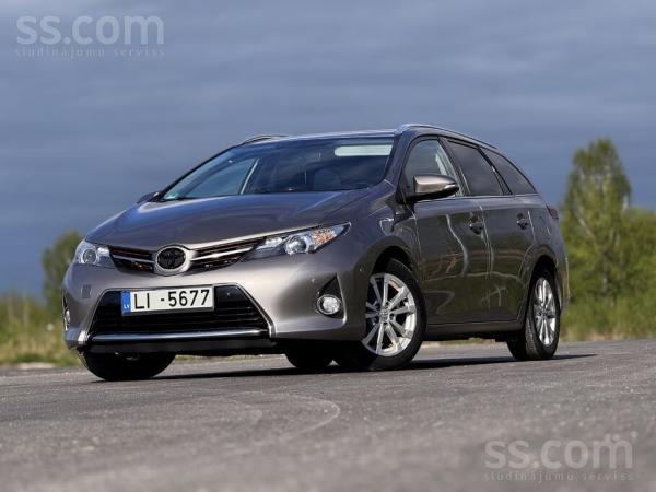 Brown Toyota Auris 2013 in Aizkraukle, with an engine capacity of 2.00 L and mileage of 314 thousand km for 6300 €, photo 1 on AUTOMOTO.COM.LV