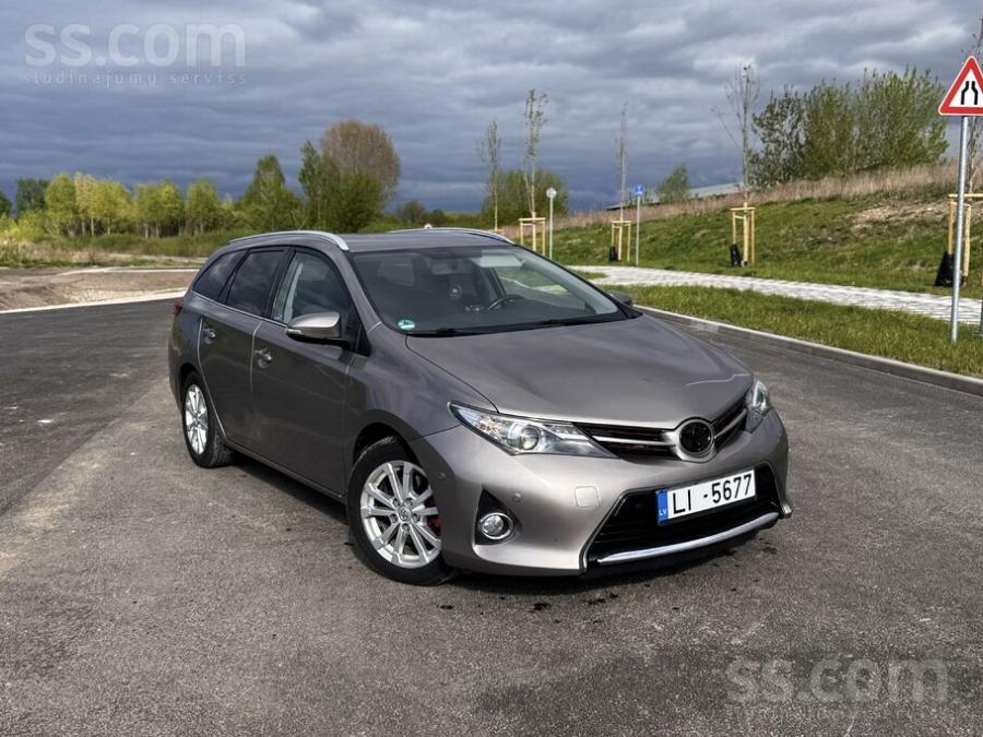 Brūns Toyota Auris 2013 Aizkraukle, ar dzinēja tilpumu 2.00 L un nobraukumu 314 tūkst. km par 6300 €, foto 4 vietnē AUTOMOTO.COM.LV